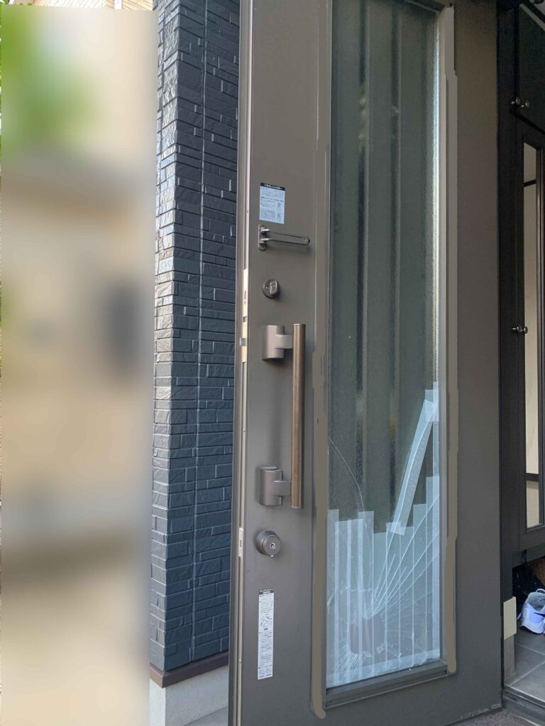 LIXIL玄関ドアガラスの修理・交換 - 【窓名人】施工事例ブログ
